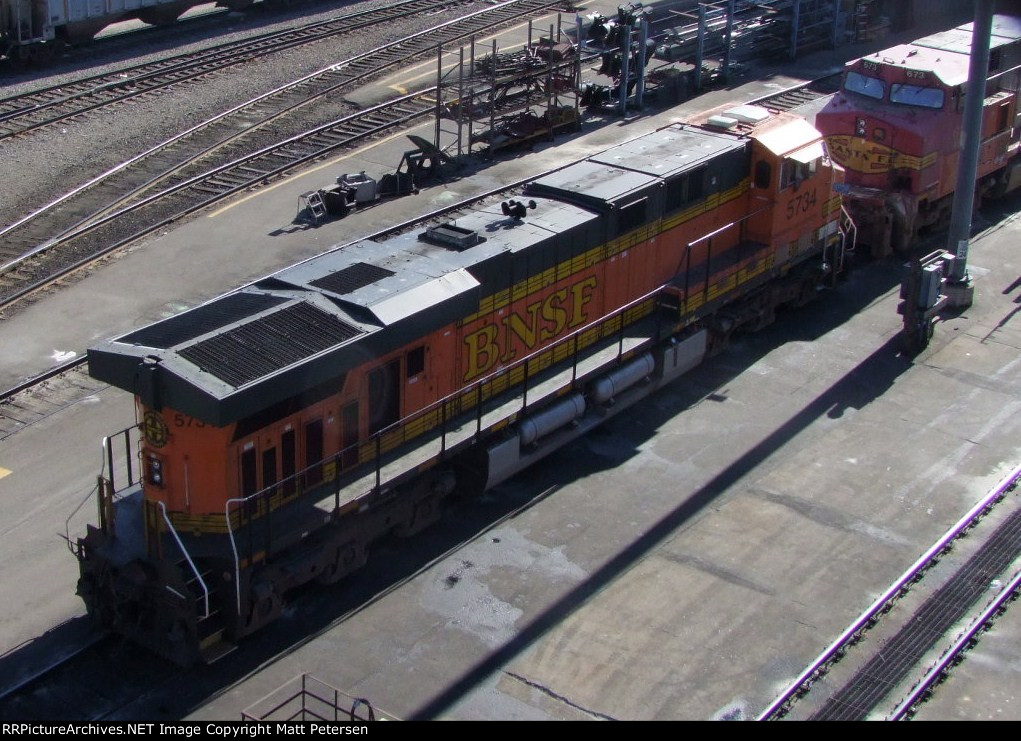 BNSF 5734